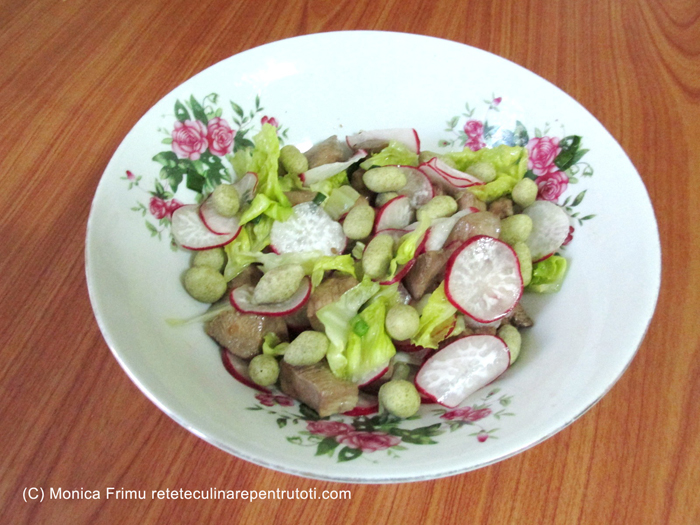 Salată de pui cu ridichi și alune Wasabi | Retete Culinare Pentru Toti